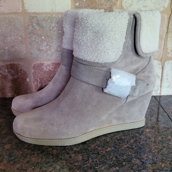 Isaac Mizrahi | Shoes | Isaac Mizrahi Kelly Suede Faux Sherpa Wedge ...